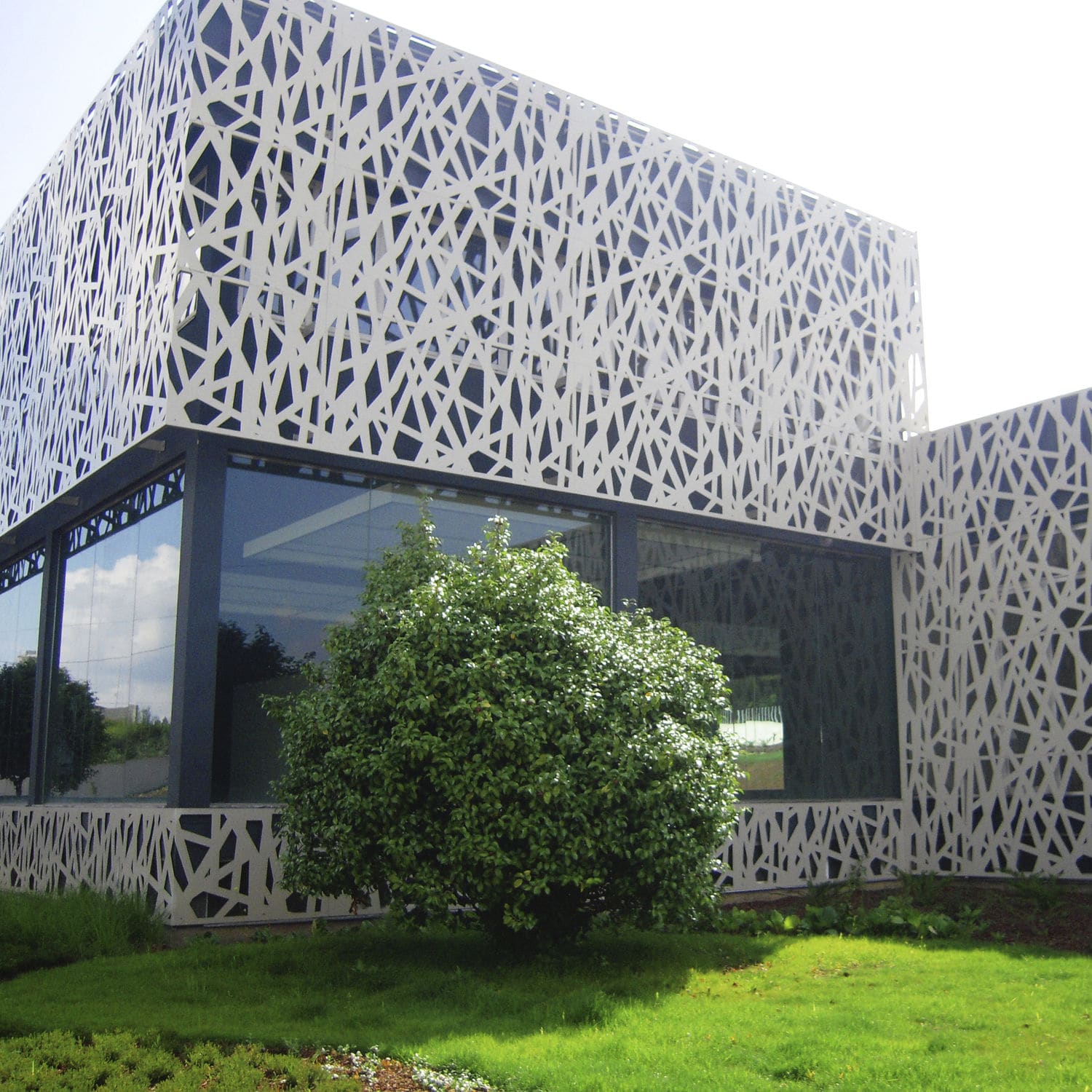 Panel decorativo de metal - BPLAN - para fachada / lacado / perforado