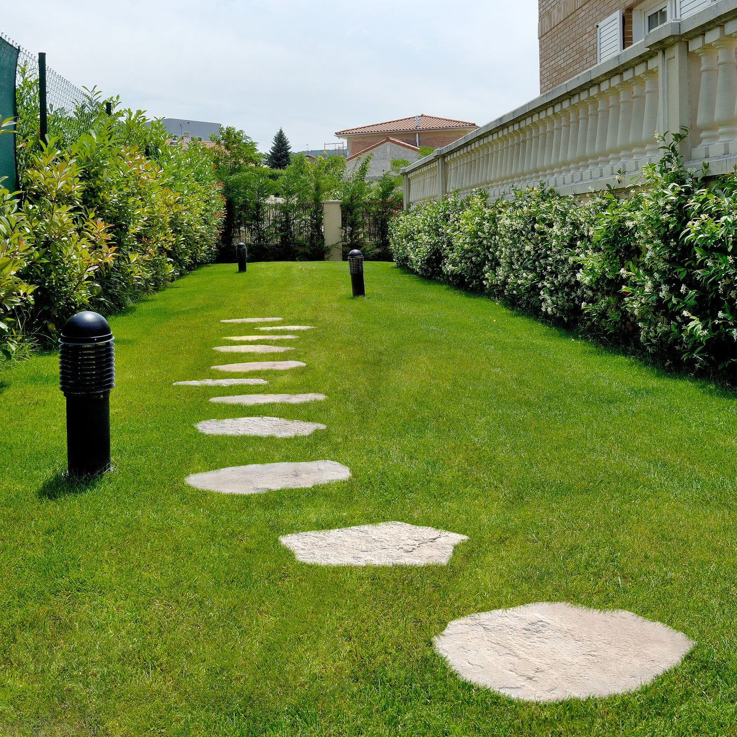 Sendero de piedra - DOMUS - SAS PREFABRICADOS DE HORMIGON SA