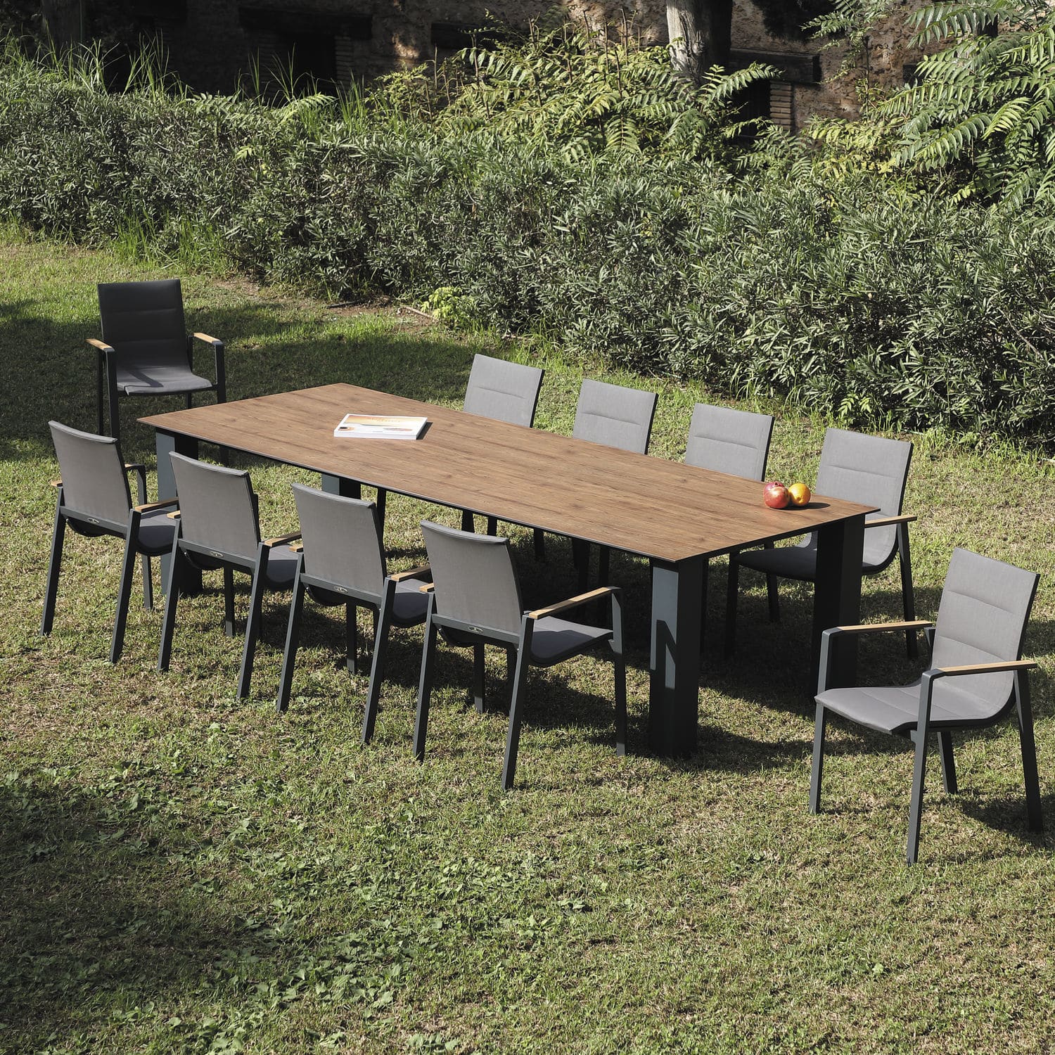 Mesa de comedor contemporánea - LAGOS - ARKIMUEBLE - de teca / con base ...