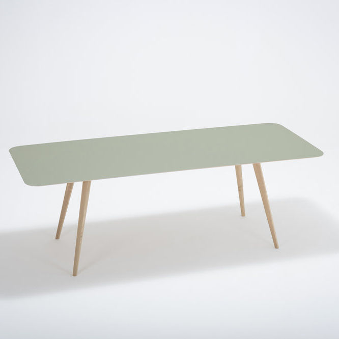 Mesa contemporánea - STAFA - Gazzda - de roble / rectangular