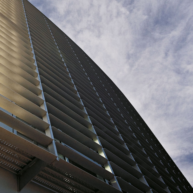 Celosía con lamas de aluminio - LEVANTE 120 - Persax - para fachada ...