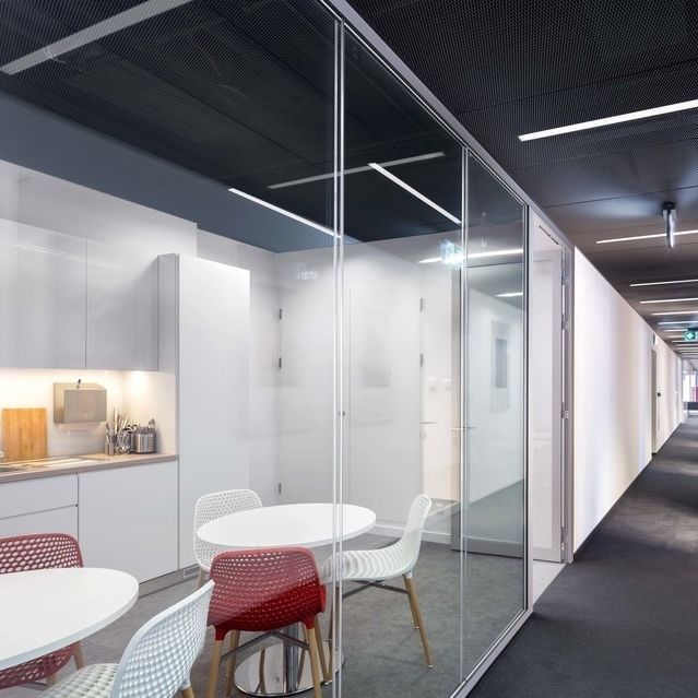 Falso techo de tejido - Armstrong MESH F-Clip - Knauf Ceiling Solutions ...