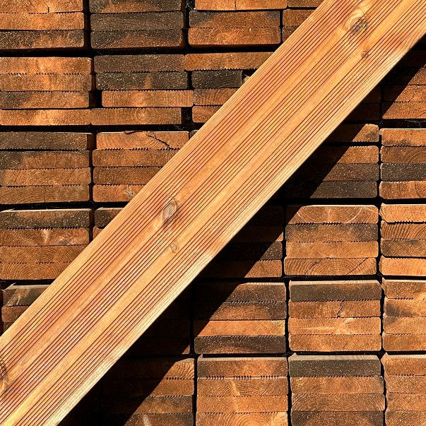 Tarima de exterior de madera - GROUPE MINOT - ranurada / antideslizante ...