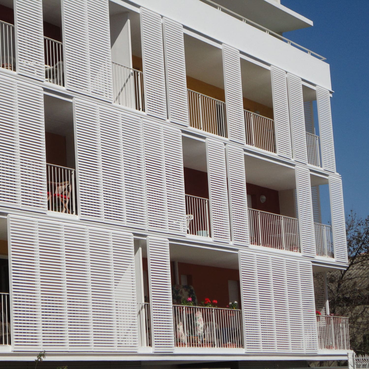 Celosía con lamas de aluminio - DUFIX 35T AL - Durmi - para fachada ...