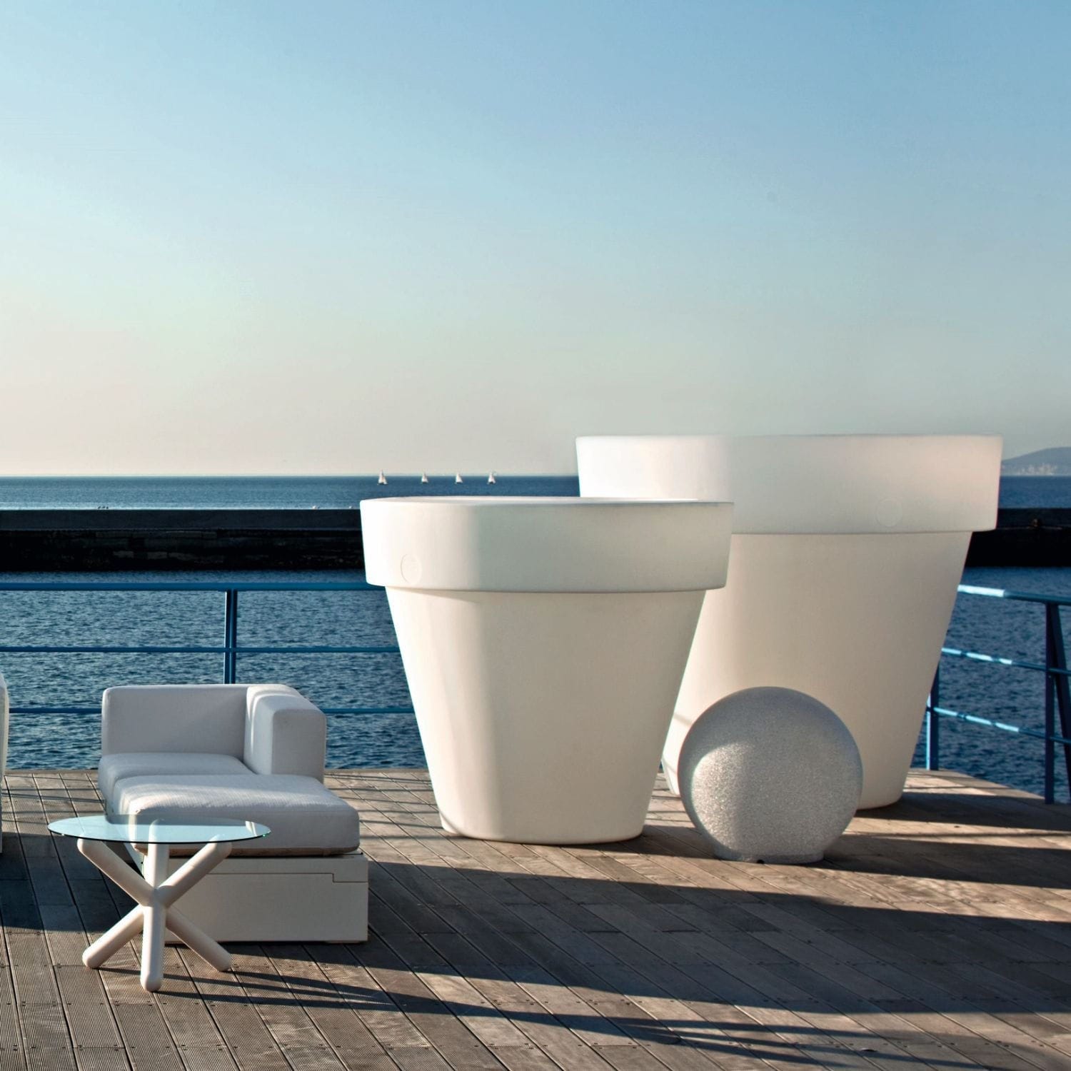 Jardinera de polietileno de baja densidad (PEBD) - BIG-BO - SERRALUNGA - cónica / con luz ...