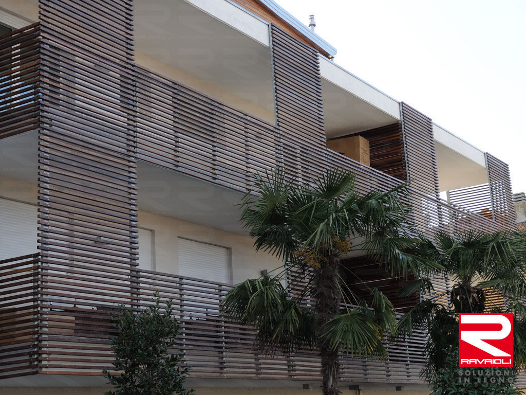 Celosía con lamas de madera / para fachada / horizontal - RAVAIOLI LEGNAMI