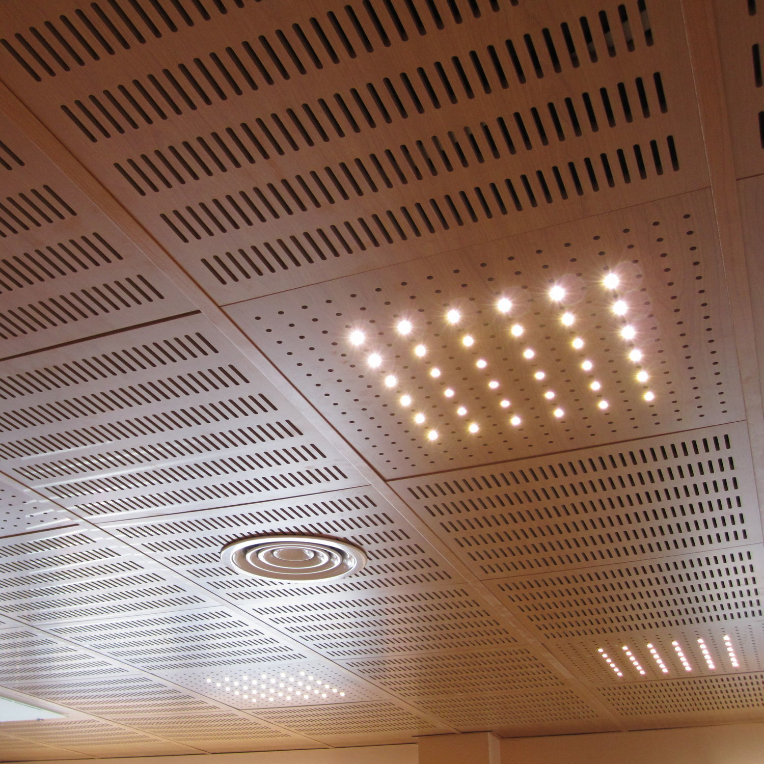 Panel acústico para techo - IDEALED - Ideatec Advanced Acoustic ...