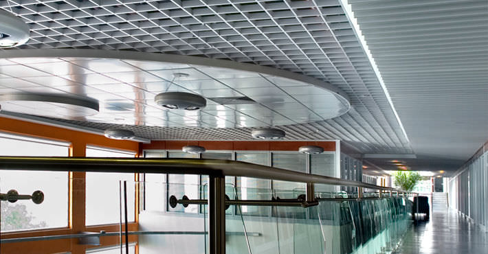 Falso techo de madera - MAGNA T-CELL™ - CHICAGO METALLIC CORPORATION ...