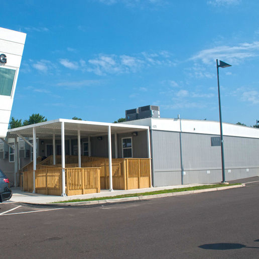 Construcción en contenedores para edificio comercial - EINSTEIN ...