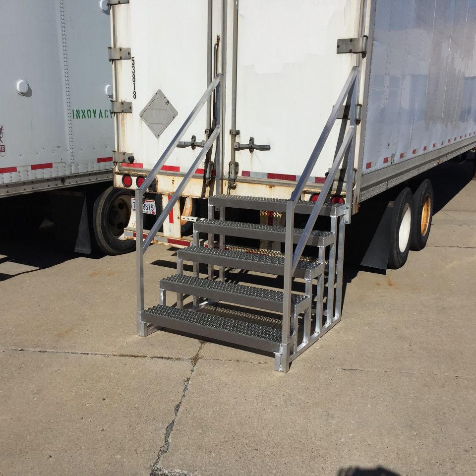 Escalera recta - TRAILER - Upside Innovations - con peldaños de metal ...