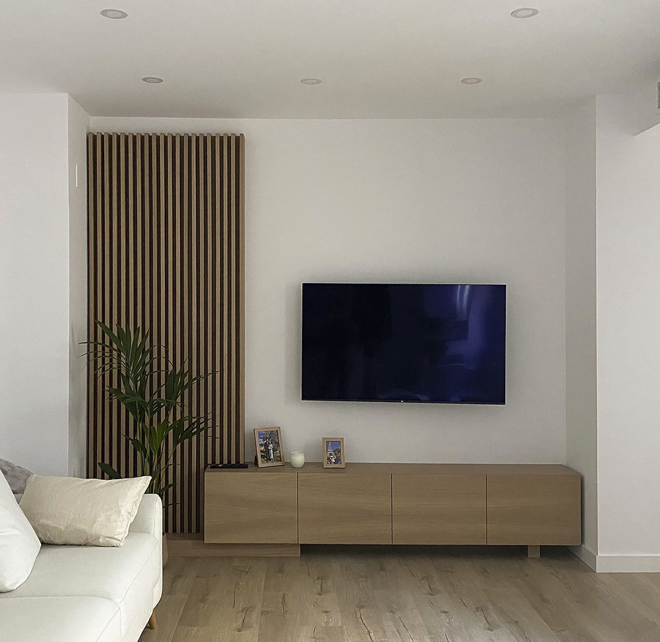 Mueble TV contemporáneo - Grupo GUBIA - de roble / de zebrano / lowboards