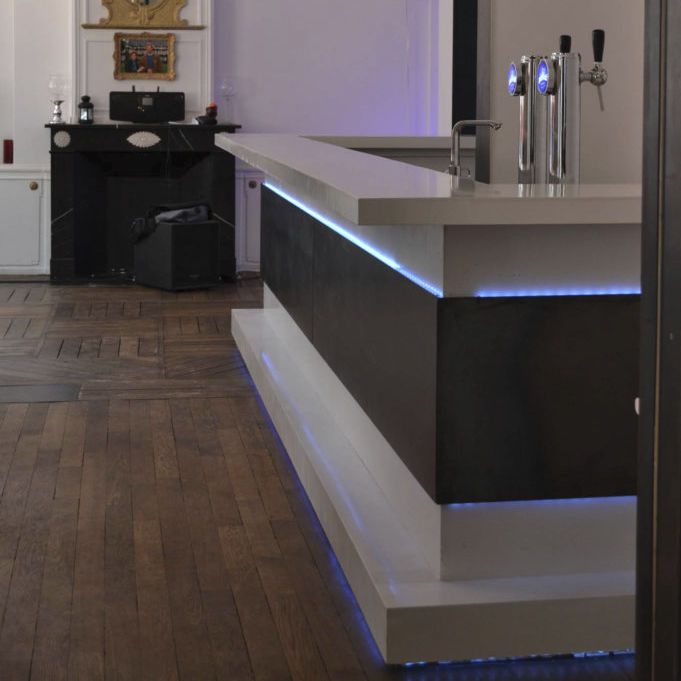 Mostrador de bar - Stayconcrete - de hormigón / recto / con luz