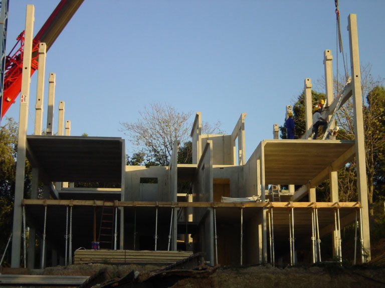 Poste prefabricado de hormigón armado - Pujol