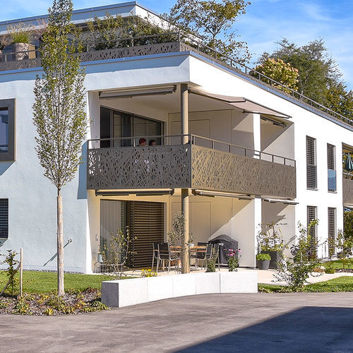 Barandilla de HPL - CELLON - Uzwil Park 2022 - Bruag Design Factory AG ...